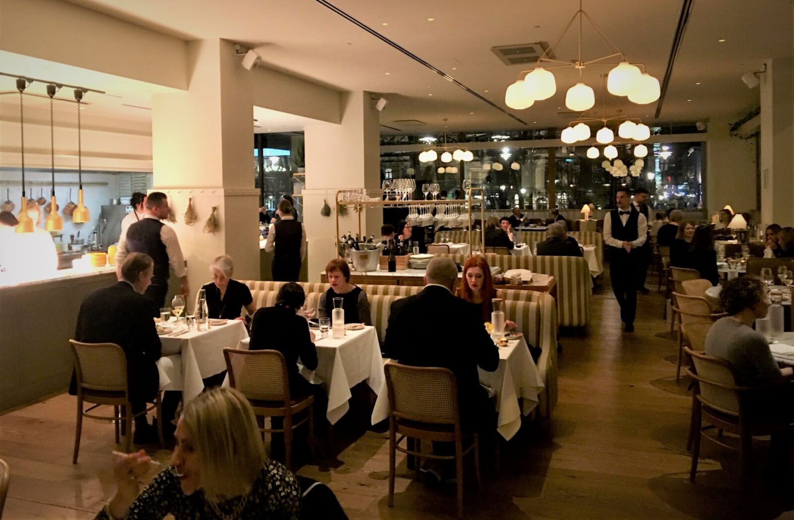 16 Café Savoy, Helsinki | Viisi Tähteä
